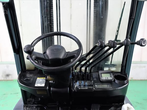 02-8FD25 2.5トン ディーゼル 【中古フォークリフトのPCS】