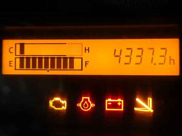 02-8FD25 2.5トン ディーゼル 【中古フォークリフトのPCS】