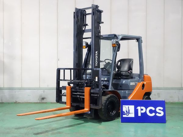 02-8FD25 2.5トン ディーゼル 【中古フォークリフトのPCS】